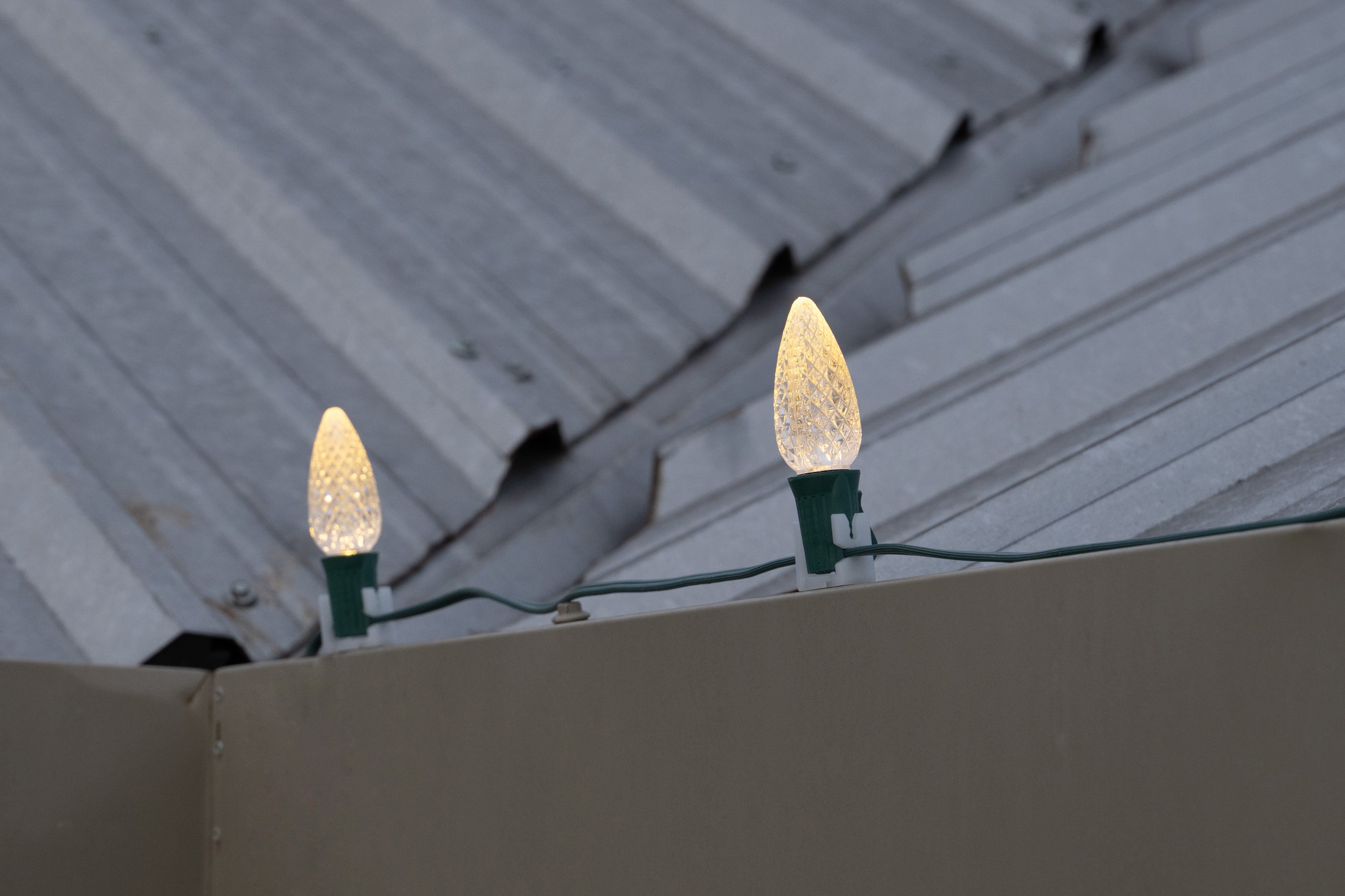 Metal Roof Stringer Kit - Warm White - Per 10 Foot Section – Lawn & Light